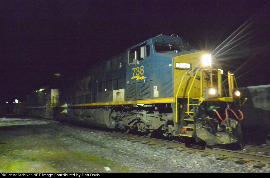 CSX ES44AH 738 leads Q191-23